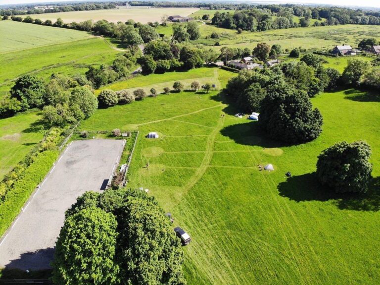 Best Campsites UK • Top 10 Campgrounds • Small Campsites